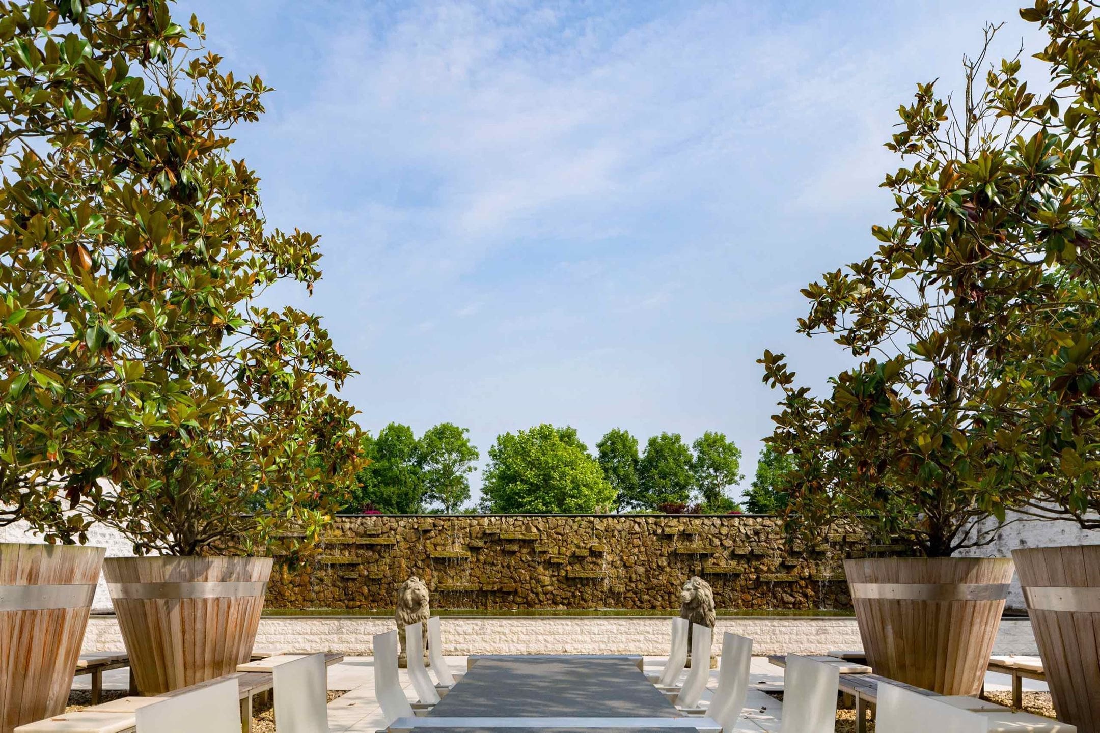 Impressive park garden with mirror pond | Garden Vision