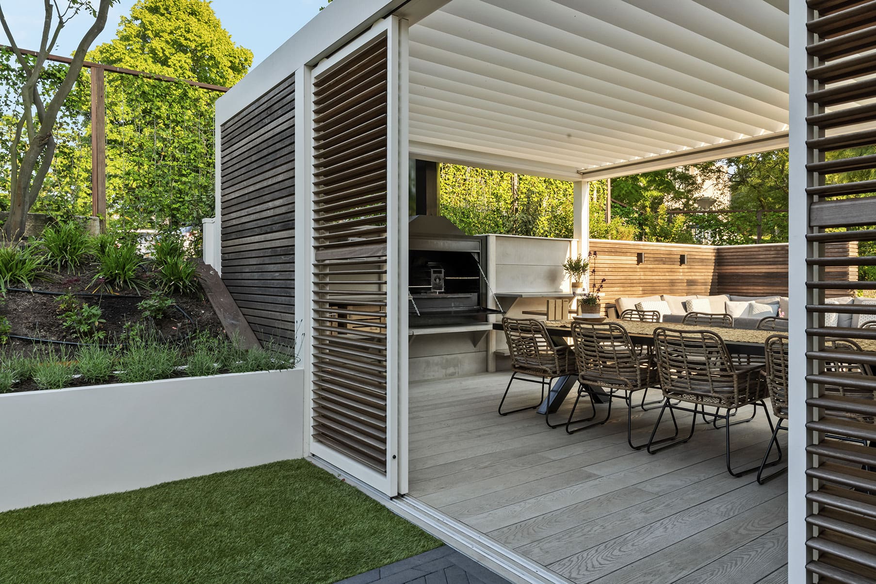 Robust WWOO kitchen with pizza oven | Garden Vision