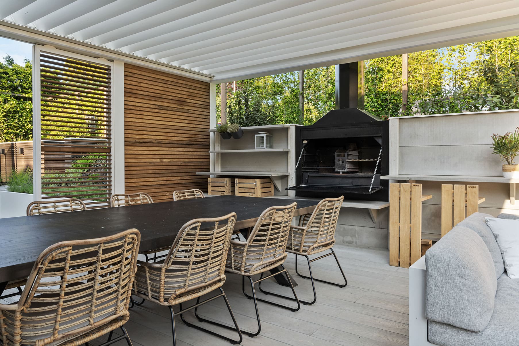 Robust WWOO kitchen with pizza oven | Garden Vision