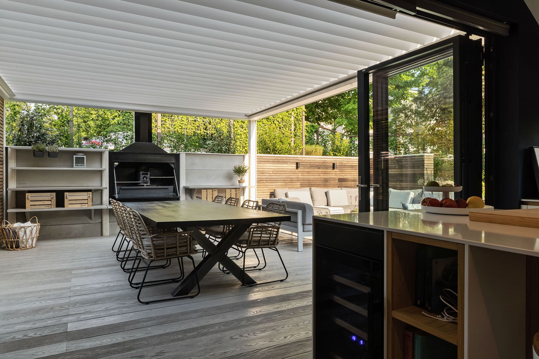 Robust WWOO kitchen with pizza oven | Garden Vision