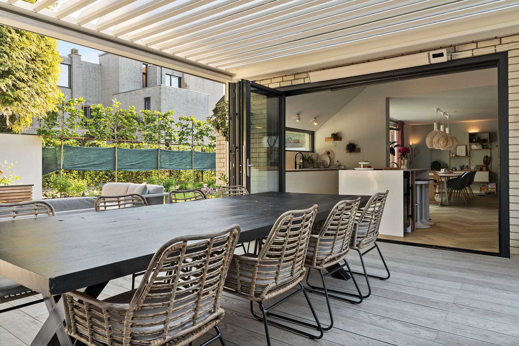 Robust WWOO kitchen with pizza oven | Garden Vision