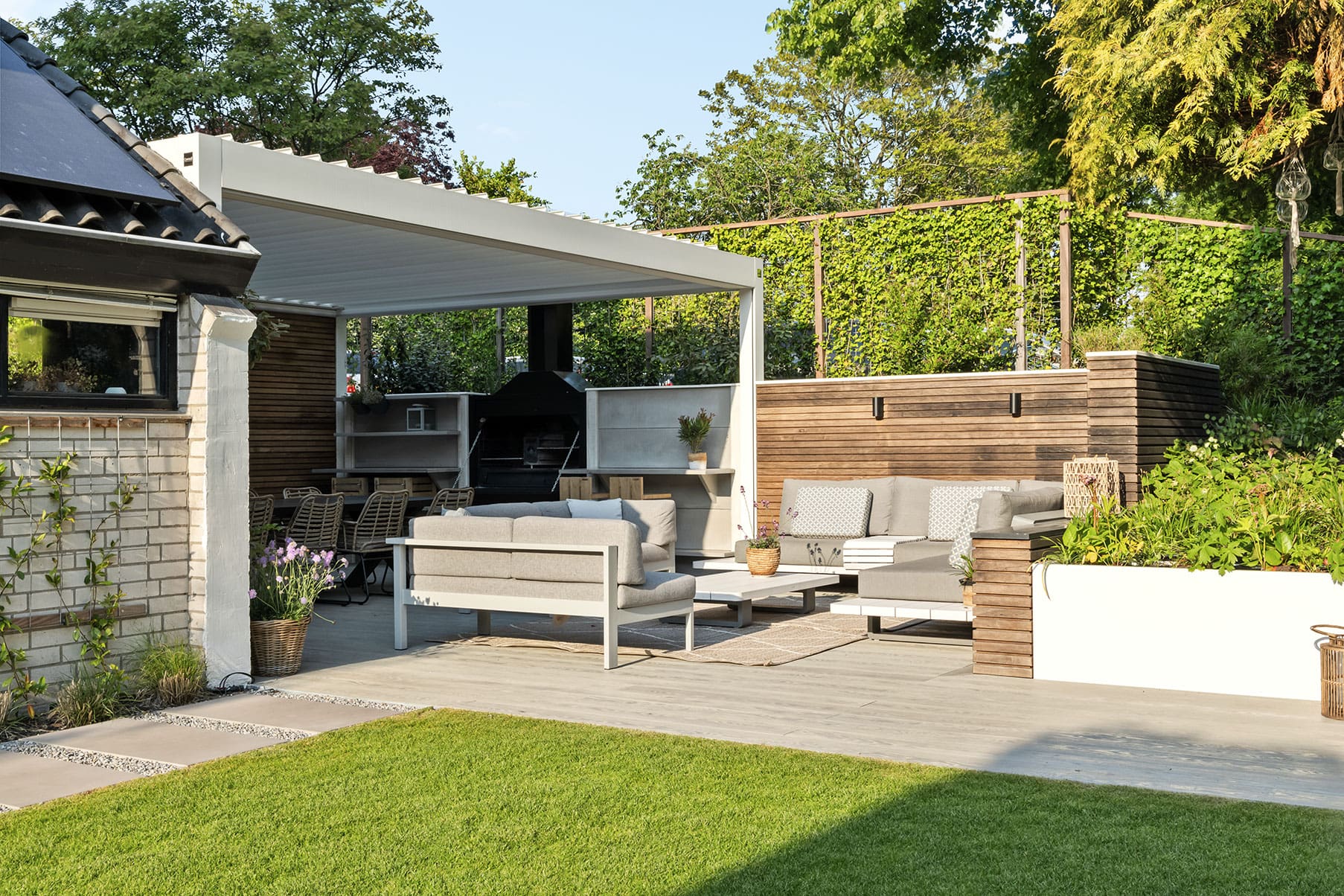 Robust WWOO kitchen with pizza oven | Garden Vision